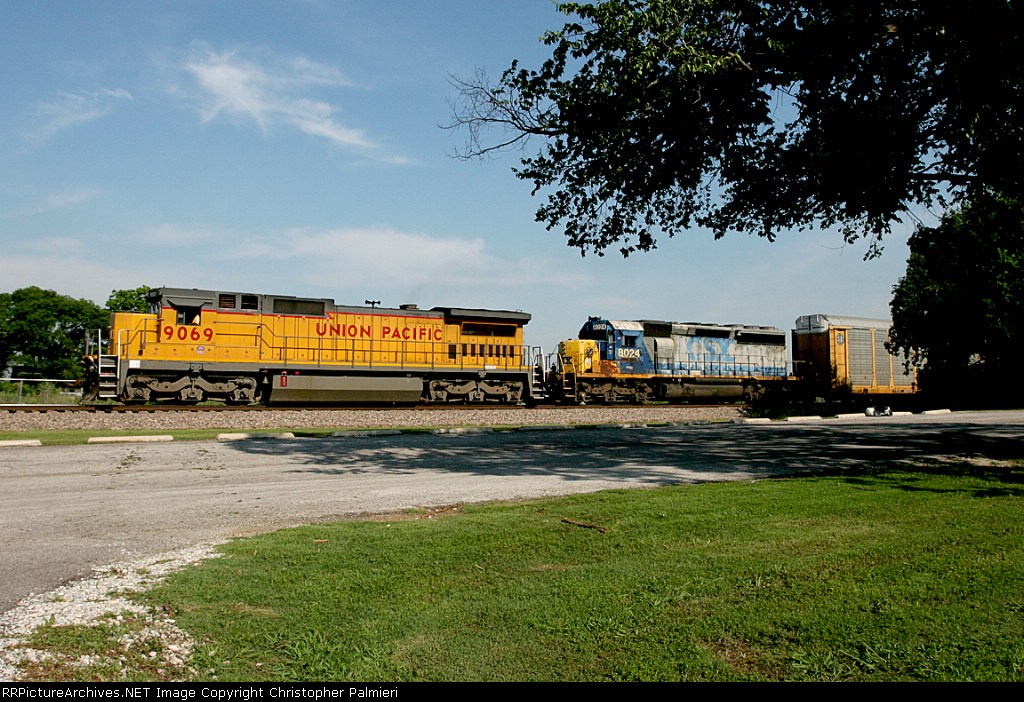 UP 9069 and CSXT 8024